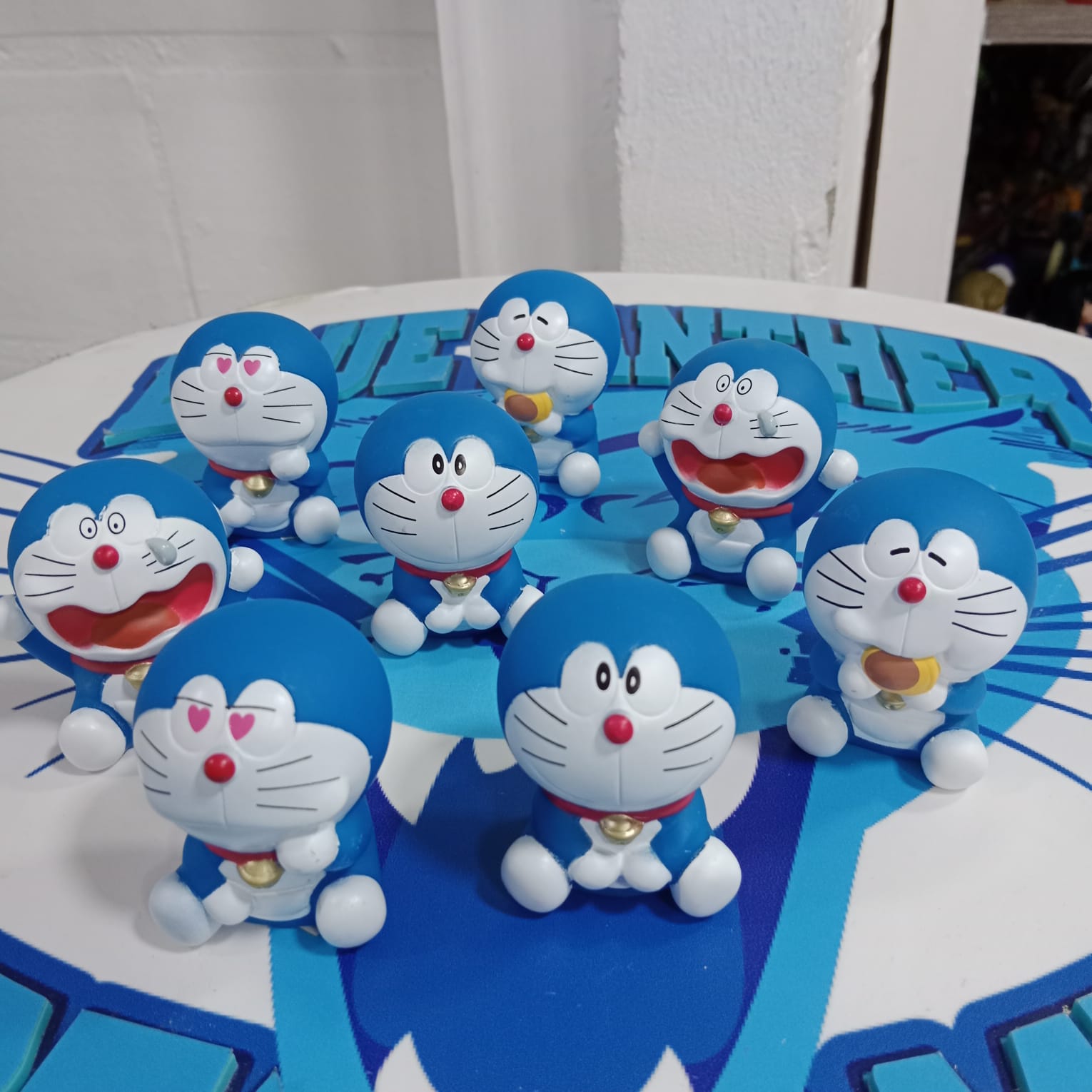 Doraemon Sentados – bluepanthervideogames